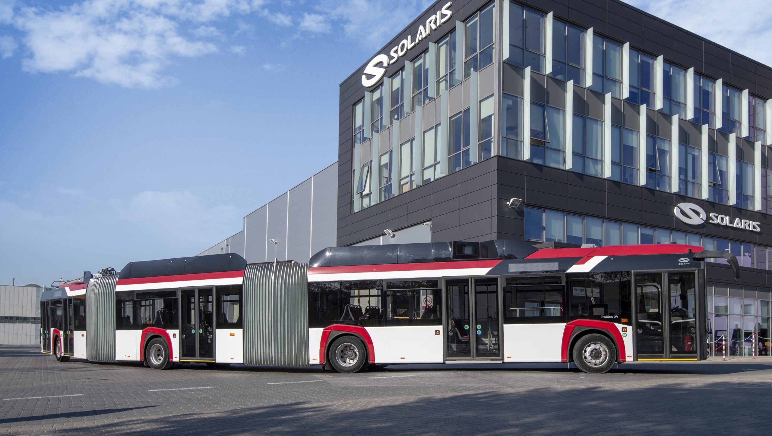 Co z autobusami dwuprzegubowymi w Polsce? Ministerstwo Infrastruktury ...